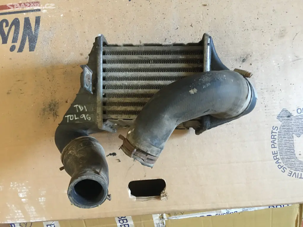 Intercooler chladič vzduchu Seat Toledo 1L0145805A - Slaný, část obce ...