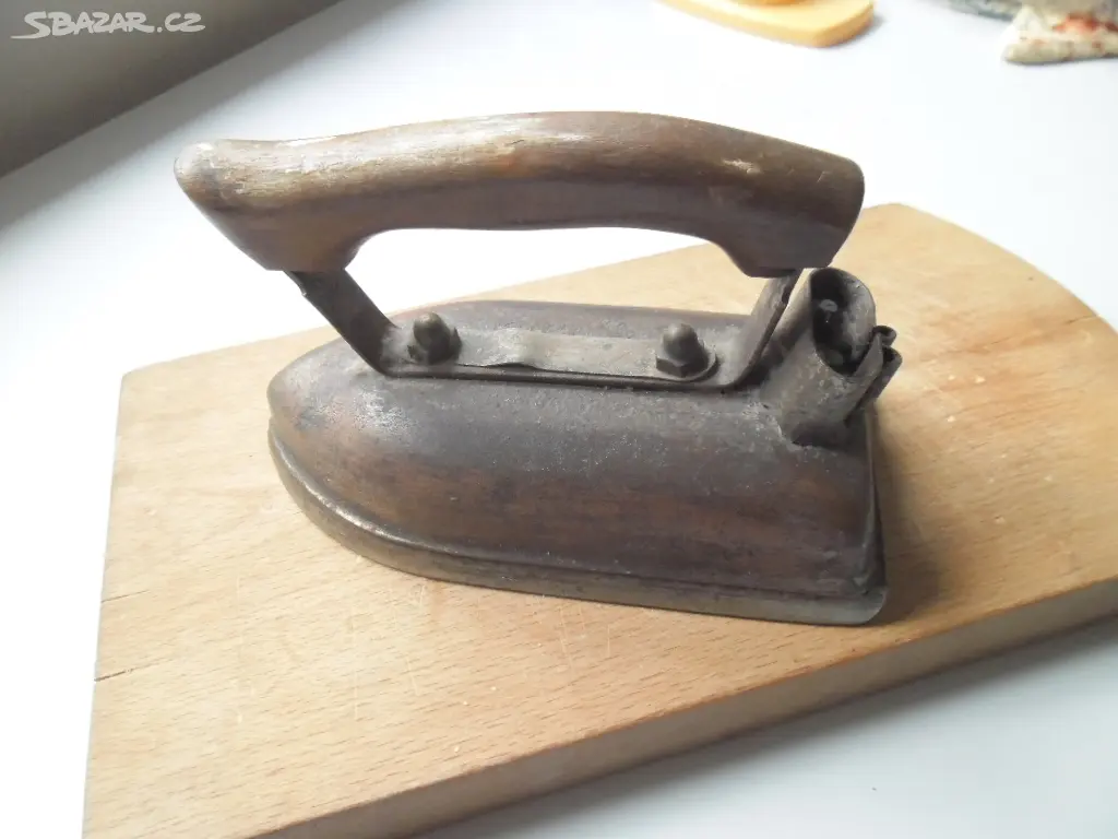 Stará elektrická žehlička - Kostelec nad Černými lesy - Bazar - Sbazar.cz