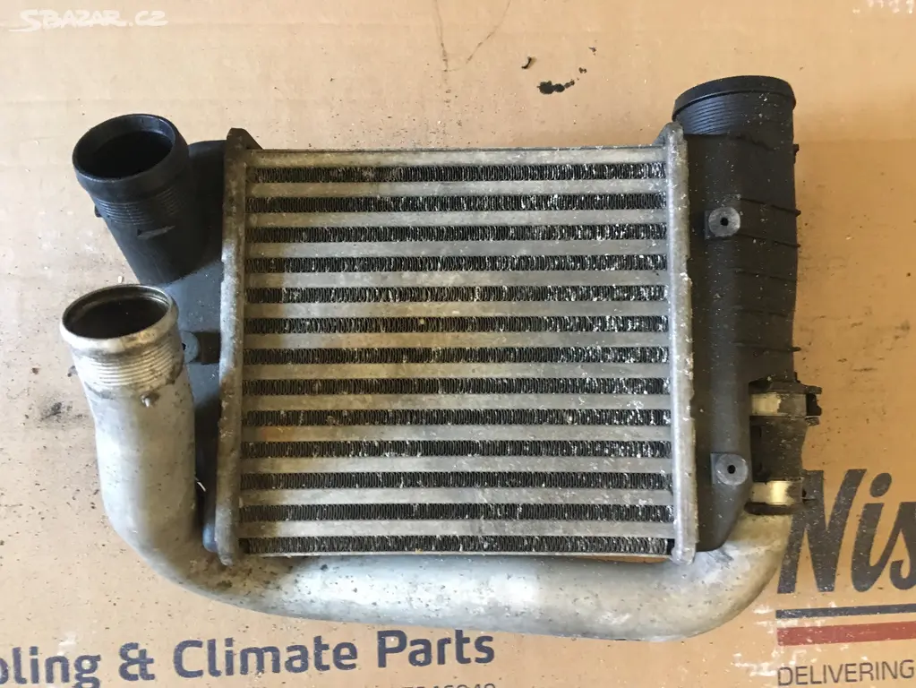 Chladič vzduchu vlevo 4F0145805E Intercooler A6 C6 - Slaný, část obce ...
