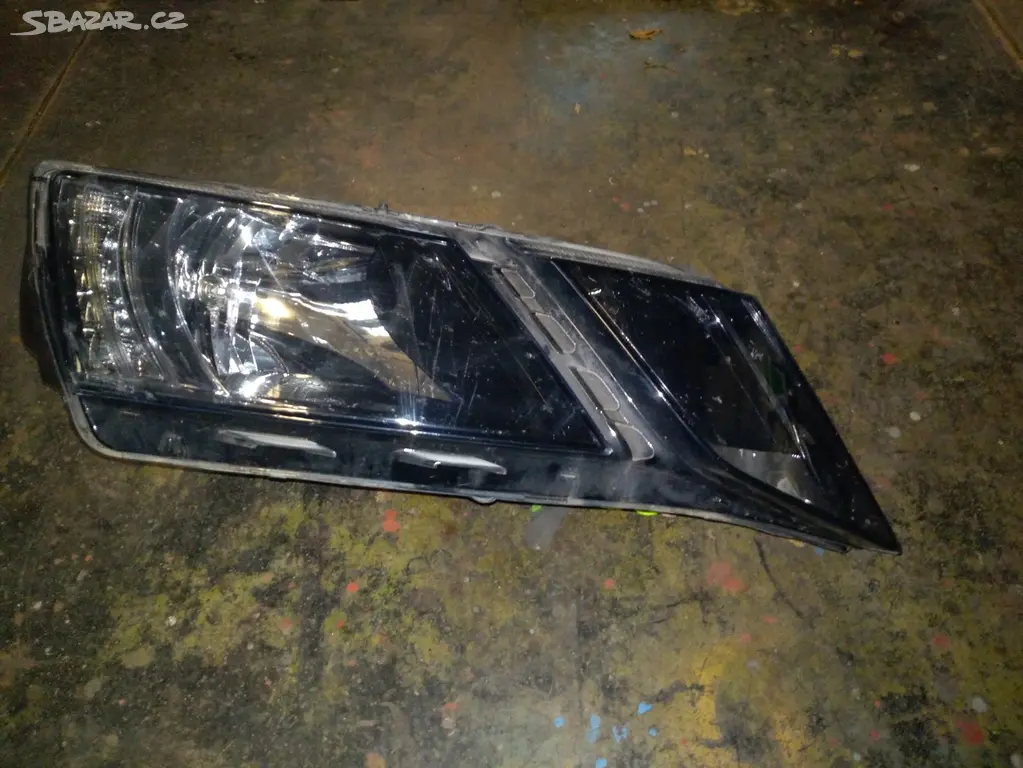 Pravý světlomet Octavia 3 III fac. 5E1941016C - Třinec - Bazar - Sbazar.cz