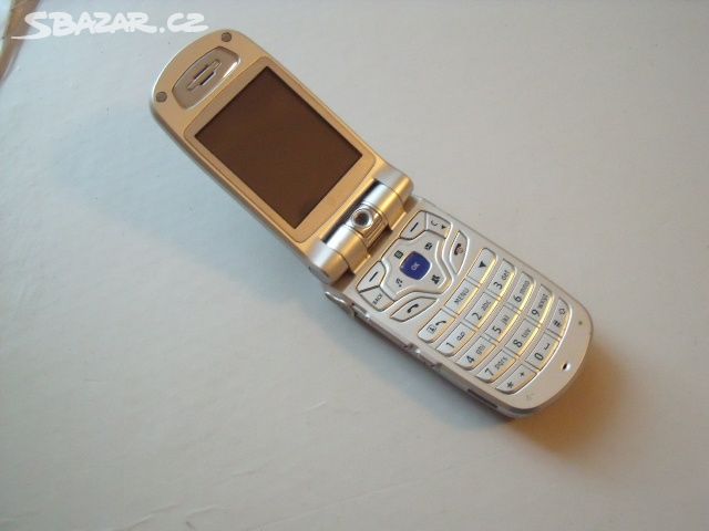 LG U8120, stříbrné véčko od LG, pěkný - Plzeň - Sbazar.cz