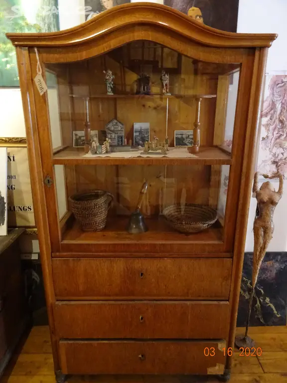 NBT 52 Dřevěná vitrína - Český Krumlov - Bazar - Sbazar.cz
