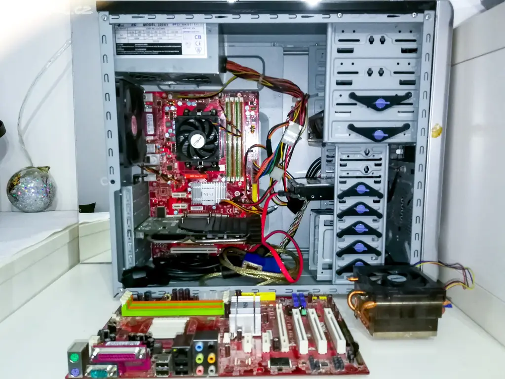 MSI K9N NEO F V3 a V2, AMD X2 5000+, DDR2 4GB - Ostrava - Bazar - Sbazar.cz