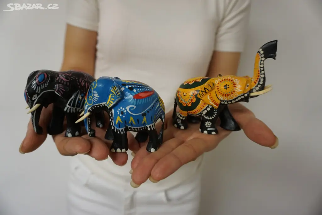 Tři dřevění ručně malovaní sloni dřevo řezba - Příbram - Bazar - Sbazar.cz
