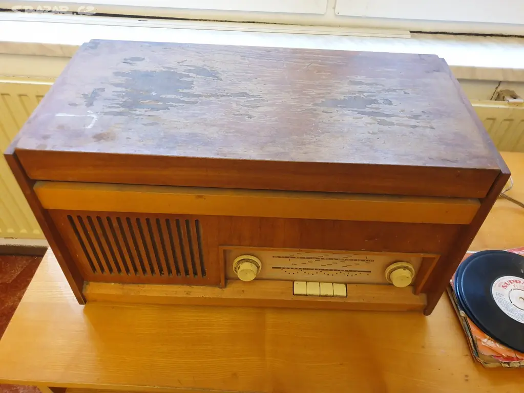 Staré rádio - gramofon + desky - Mělník - Bazar - Sbazar.cz