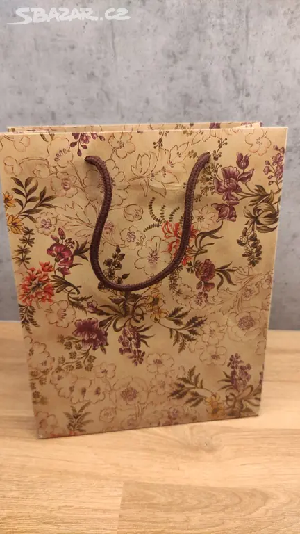 Dárková taška KVĚTINY ELEGANT 18,3x24,3 cm - Praha - Bazar - Sbazar.cz