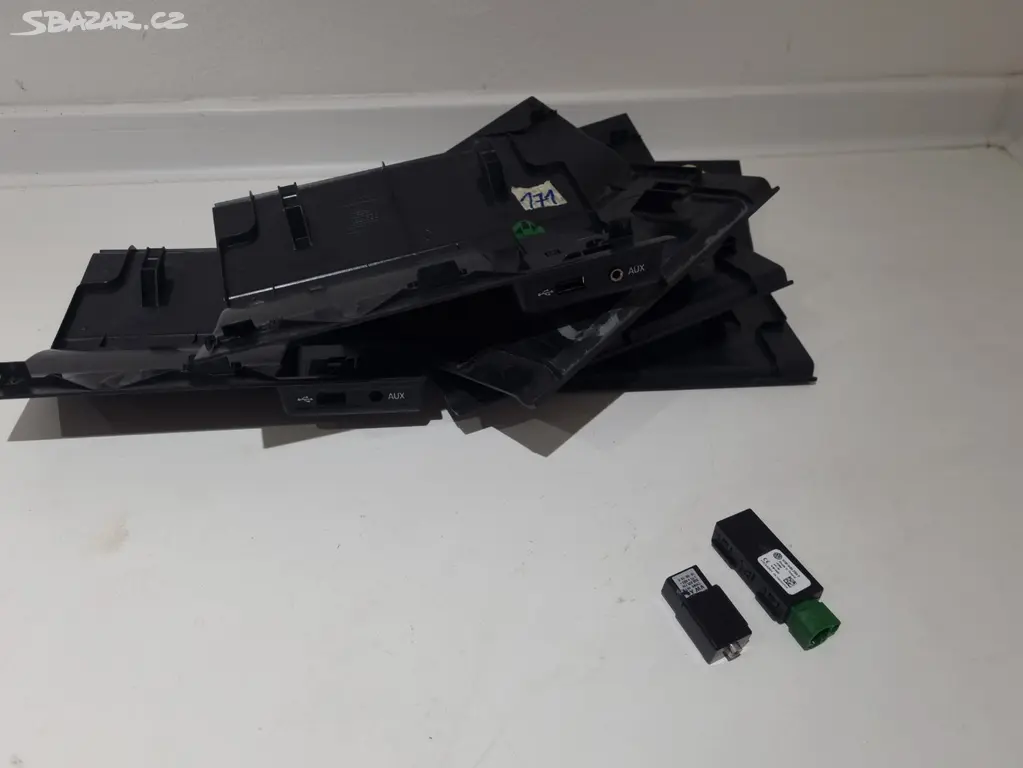 USB aux Škoda vw audi sea 5Q0035724 5Q0035726 b c - Brandýs nad Labem ...