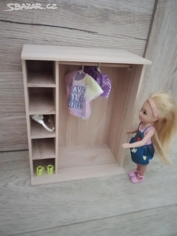 Šatní skříň pro malé panenky/nábytek pro panenky - Příbram - Bazar ...