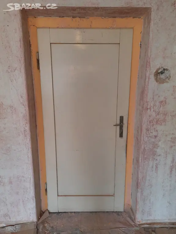 Staré dveře 90×200 cm PRAVÉ, včetně obložek a rámu - Plzeň - Bazar ...