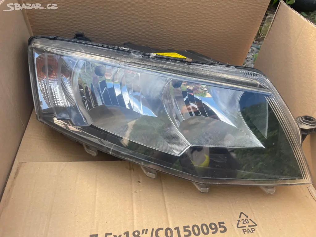 Škoda Octavia 3 lll pravý přední světlomet - Beroun - Bazar - Sbazar.cz