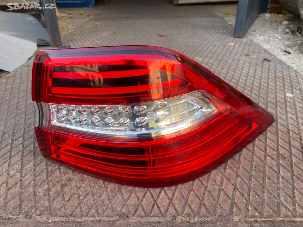 Pravé zadní světlo w166 ML Mercedes - Plzeň-město - Bazar - Sbazar.cz
