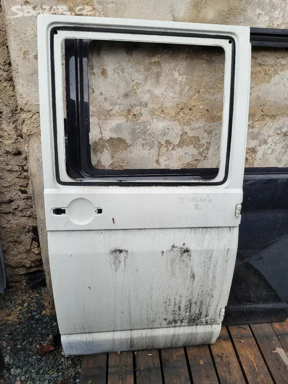 Dveře VW T5 valník pravé zadní - Panenské Břežany - Bazar - Sbazar.cz