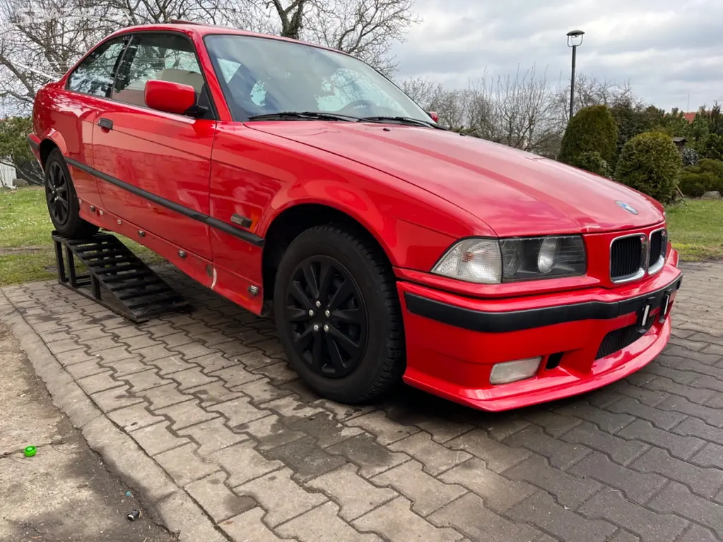 Bmw 3 e36 316i coupe hellrot 314 pouze díly - Praha 1 - Bazar - Sbazar.cz