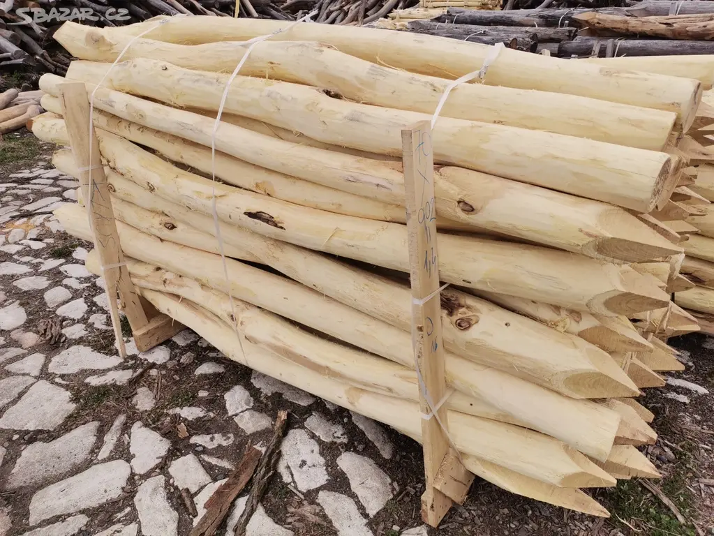 Akátové kůly odkorněné - Moravské Bránice - Bazar - Sbazar.cz