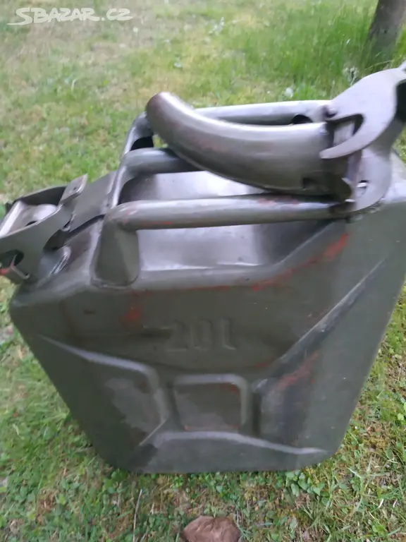 Plechový kanystr 20l s nalevkou - Tábor - Bazar - Sbazar.cz