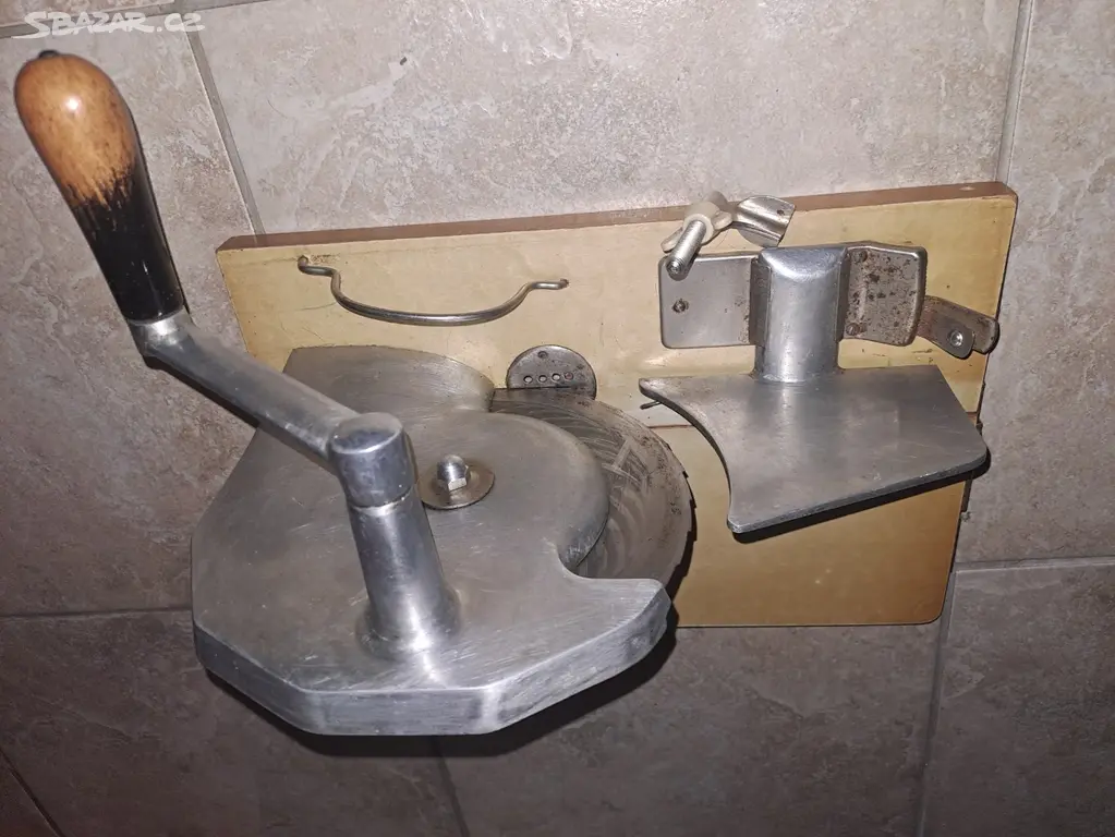 Kráječ na chleba - Varnsdorf - Bazar - Sbazar.cz