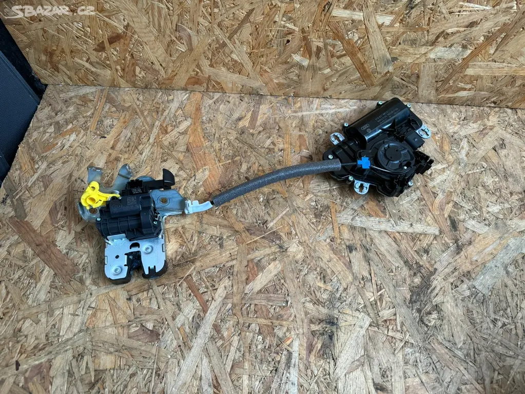 Zámek 5. dveří, Škoda Karoq - Pelhřimov - Bazar - Sbazar.cz