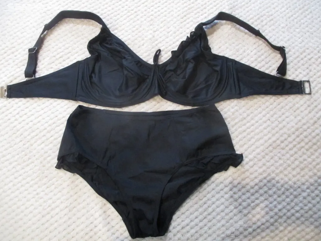 Plavky dvoudílné, pas 70cm, 80/C-D - Hradec Králové - Bazar - Sbazar.cz