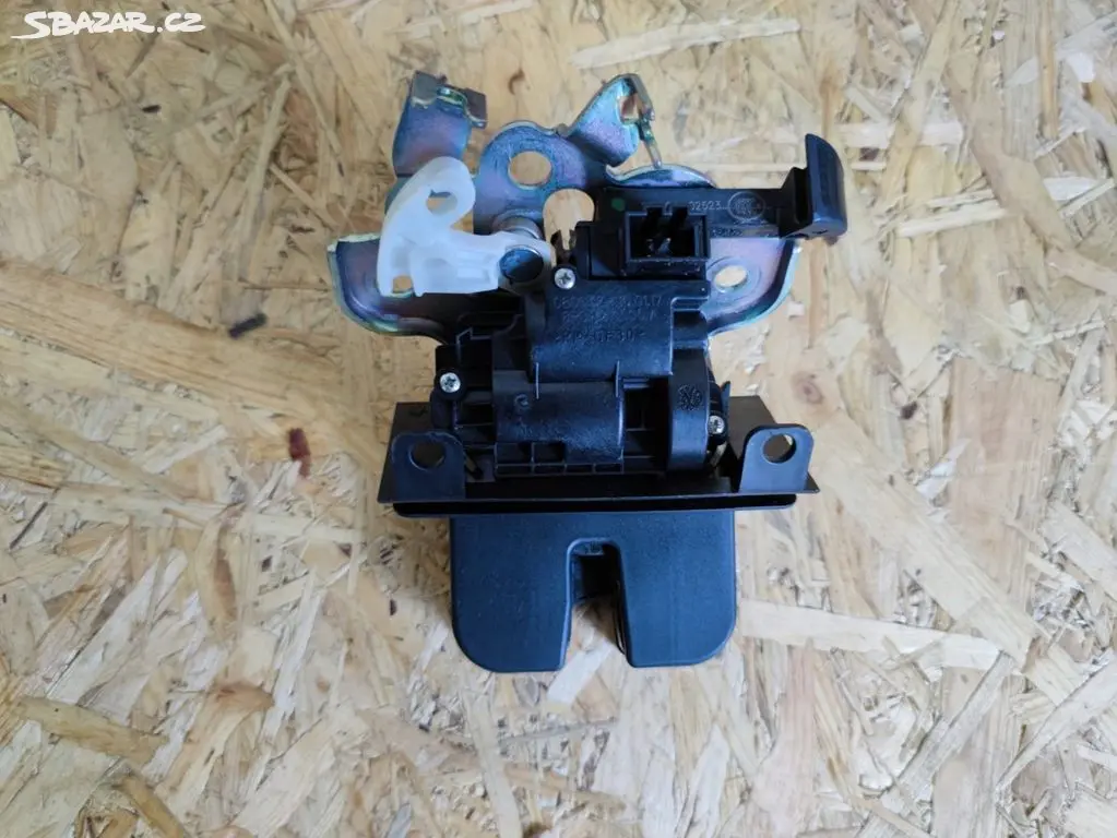 Zámek 5. dveří, 8R0 827 505 A, Škoda VW - Pelhřimov - Bazar - Sbazar.cz