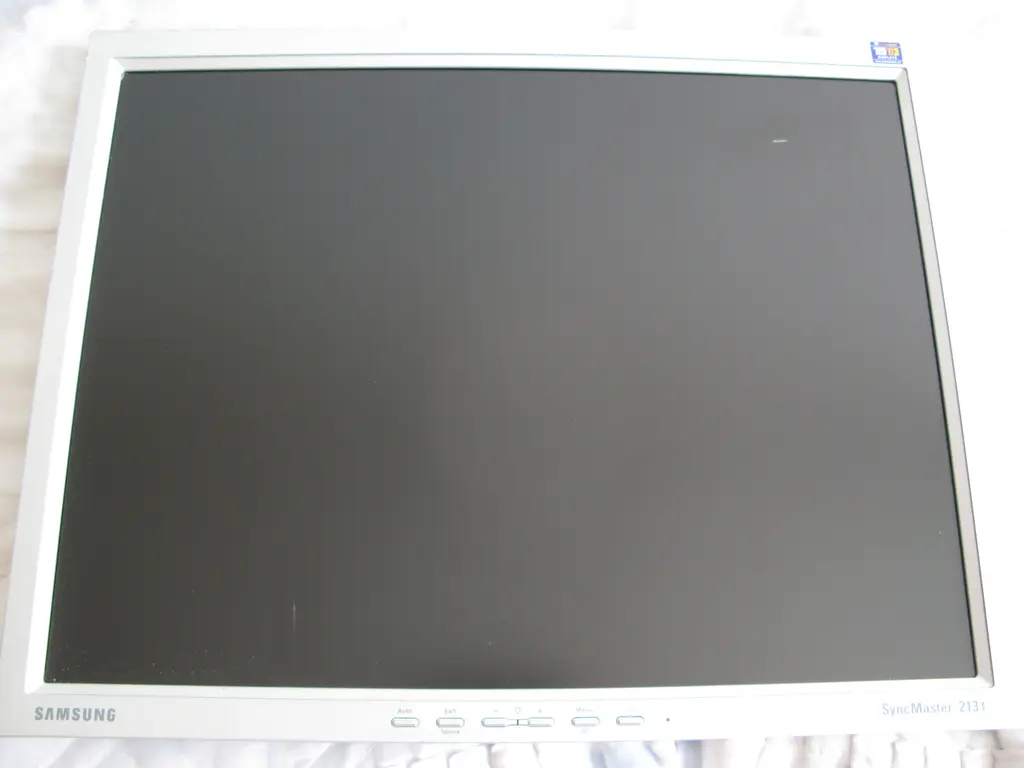 Monitor Samsung 21,3" DVI a CRT bez kabelů a nohy - Praha 4 - Bazar ...