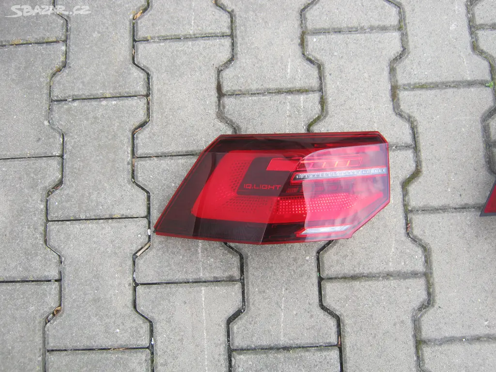 VW GOLF 8 LEVÉ ZADNÍ SVĚTLO - Dvůr Králové nad Labem - Bazar - Sbazar.cz