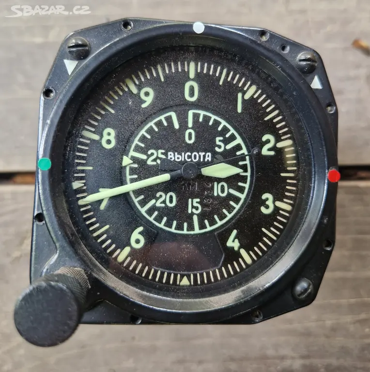 Starý výškoměr z ruského letadla - světélkuje - Humpolec - Bazar - Sbazar.cz