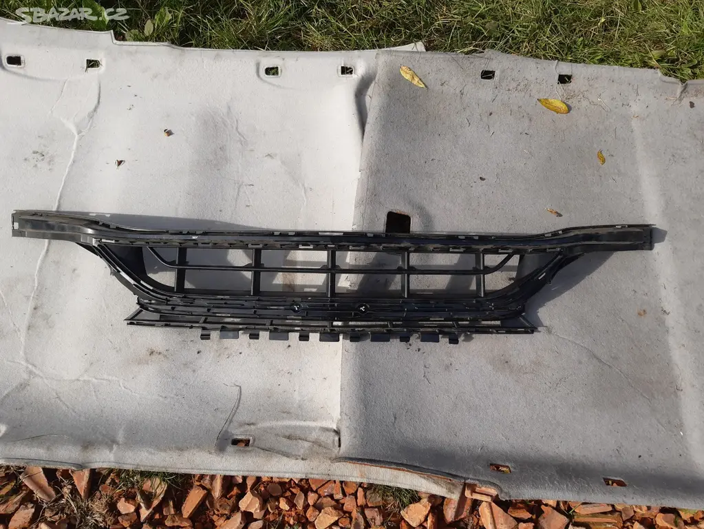 Originál mřížka Mercedes-Benz W205 2058857904 - Libice nad Cidlinou ...
