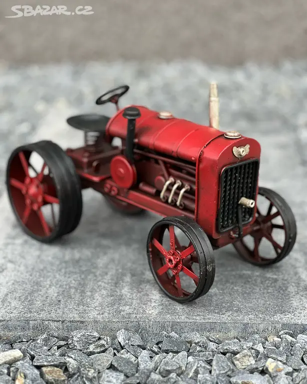 Traktor retro plechový model Červený dárek - Praha - Bazar - Sbazar.cz