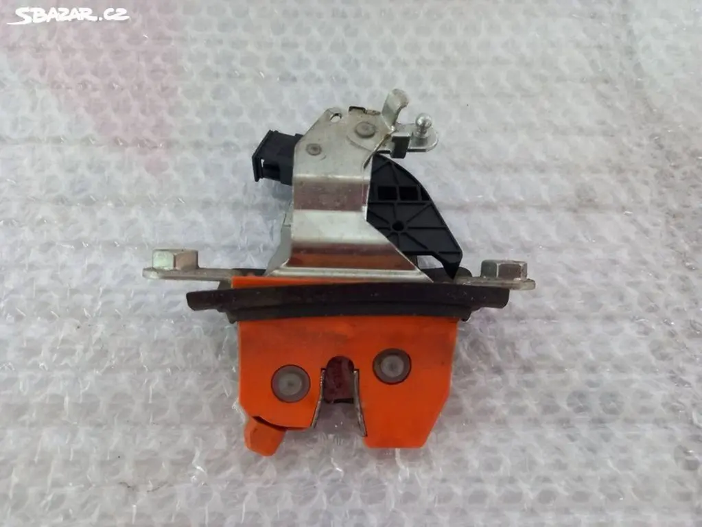 Zámek kufru pátých dveří Škoda Octavia I sedan - Petrohrad - Bazar ...