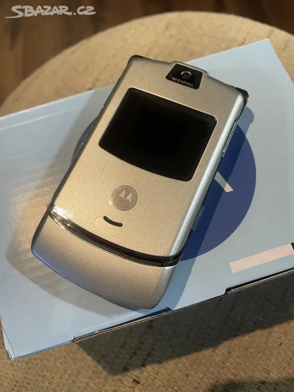 Motorola Razr V3 Silver - Krnov, Pod Bezručovým vrchem - Bazar - Sbazar.cz