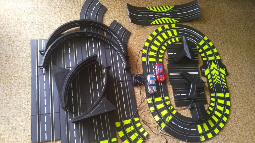 Autodráha nahradni dily 2 ruzne dohromady viz foto - Brno - Bazar ...