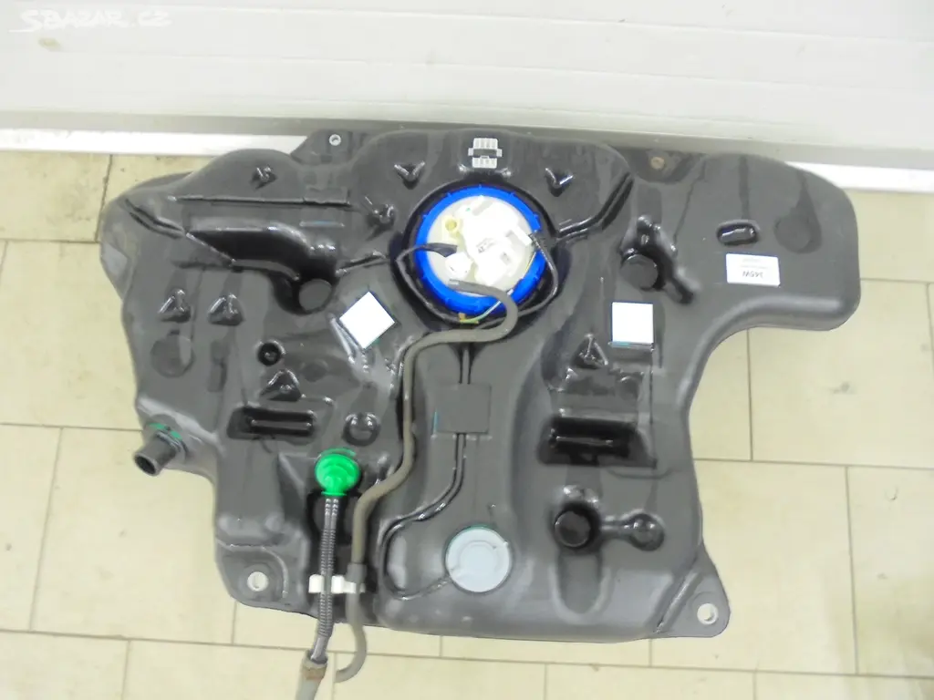 Toyota auris nádrž z čerpadlem 77020-02130 - Mošnov - Bazar - Sbazar.cz