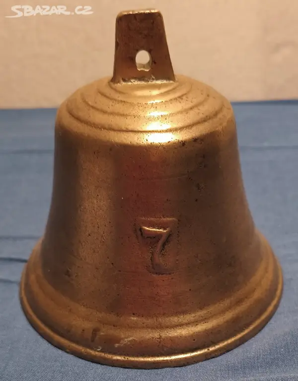 Starý mosazný zvon očíslován sedmičkou. 9x9cm. - Opava - Bazar - Sbazar.cz