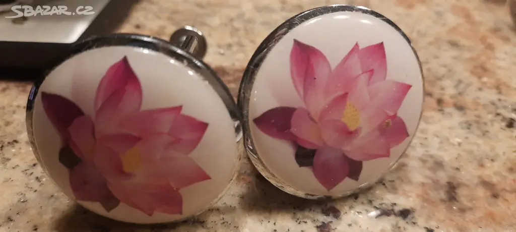 2 kusy porcelánových úchytek - Plískov - Bazar - Sbazar.cz