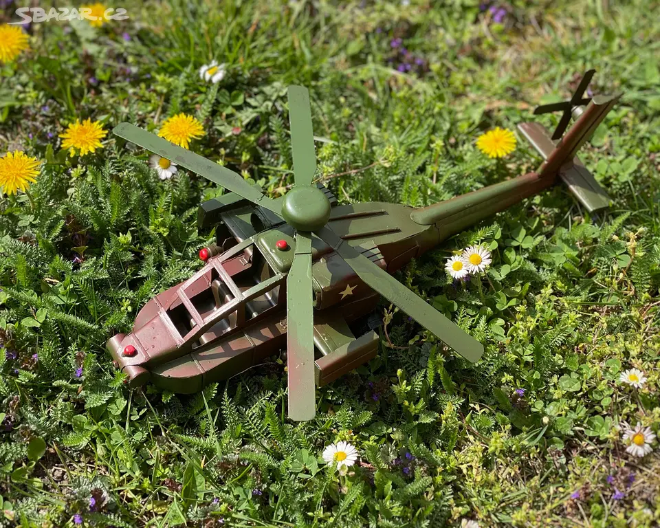 Plechový vojenský vrtulník Apache detailní replika - Praha, Chodov ...