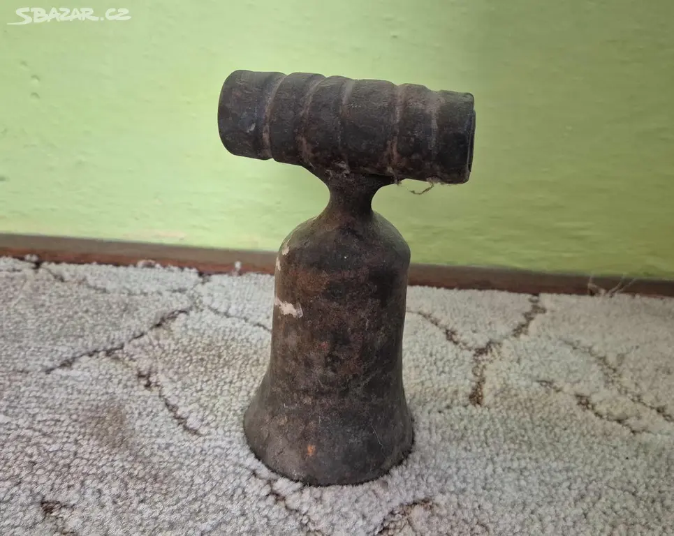 Starý kovový masivní zvon cca 25 cm, 993 gramů. - Praha, Střížkov ...