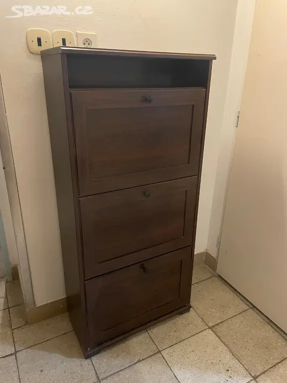 Nástěnný botník tmavý IKEA - Vyškov - Bazar - Sbazar.cz