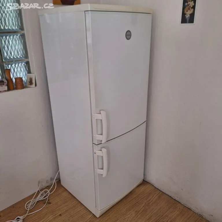 Electrolux A+ lednice 2-dvéřová dole velký mrazák - Praha - Bazar ...