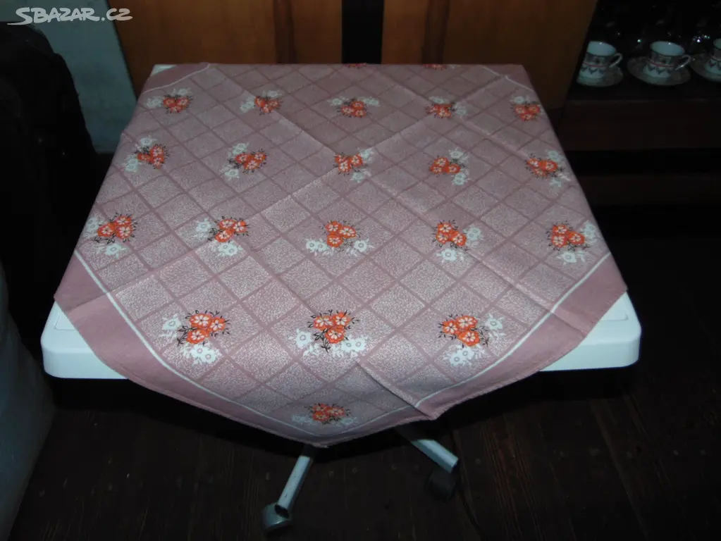 Retro -Ubrus vel 73 x73 cm - Litvínov - Bazar - Sbazar.cz