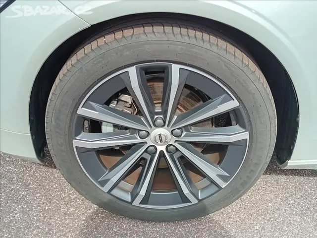 Volvo V90, 2,0 8AT FWD Momentum Pro B4 - Trutnov - Bazar - Sbazar.cz