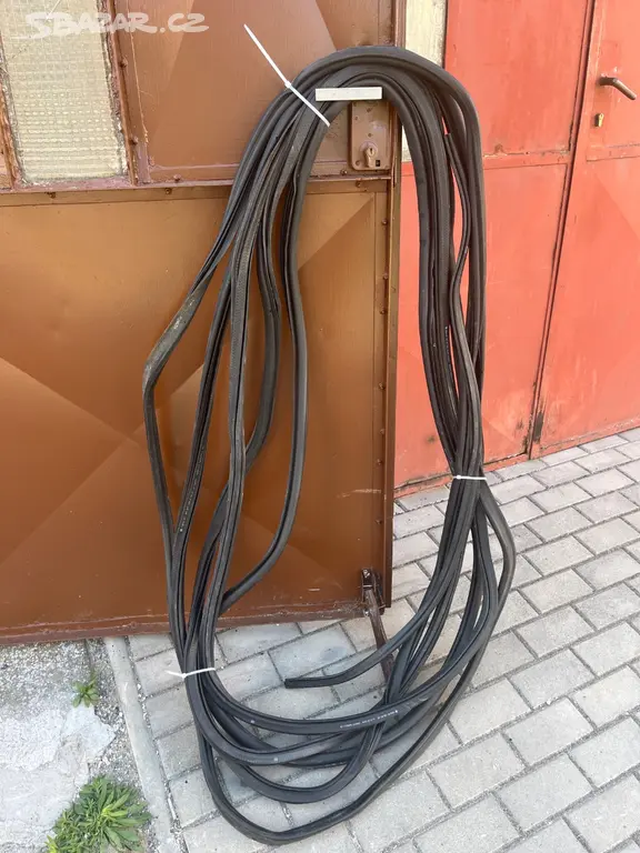 Octavia 3 obvodové gumy na celé auto - Pardubice - Bazar - Sbazar.cz