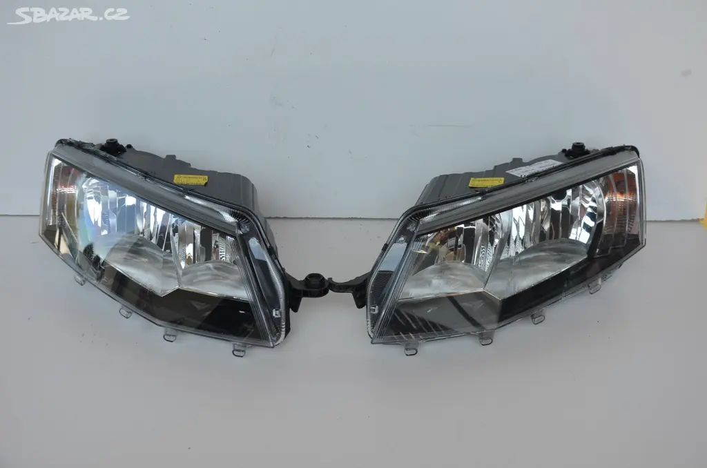 Škoda Octavia 3 - pravé + levé světlo originál - Praha, Lahovice ...