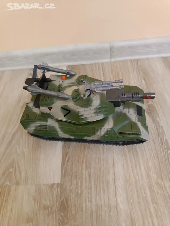 Vojenský tank - Třebíč - Bazar - Sbazar.cz