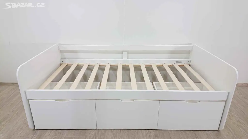 Bílá dětská postel s úložným prostorem Marckeric - Hradec Králové ...
