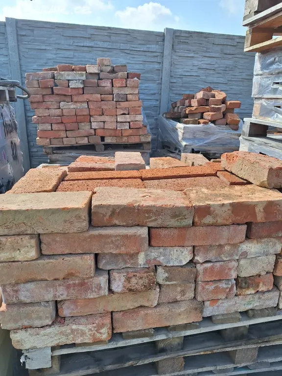 Za 1 kč / 1 ks palené cihly - Mikulčice - Bazar - Sbazar.cz