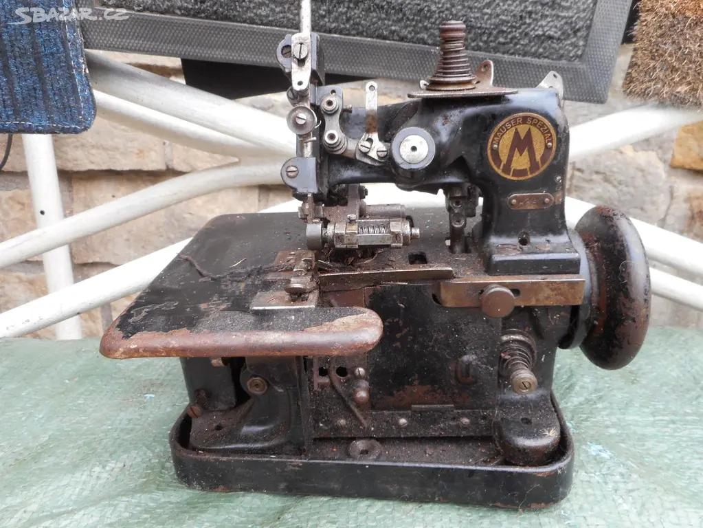 šicí stroj historický - Vysoké Veselí - Bazar - Sbazar.cz