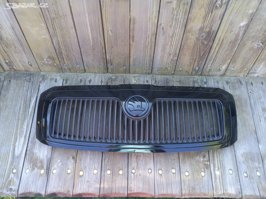 maska chladiče škoda superb 1 před facelift+znak - Žďár nad Sázavou ...