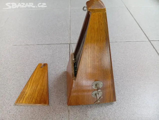 Mechanicky metronom - funkcni - Opava - Bazar - Sbazar.cz