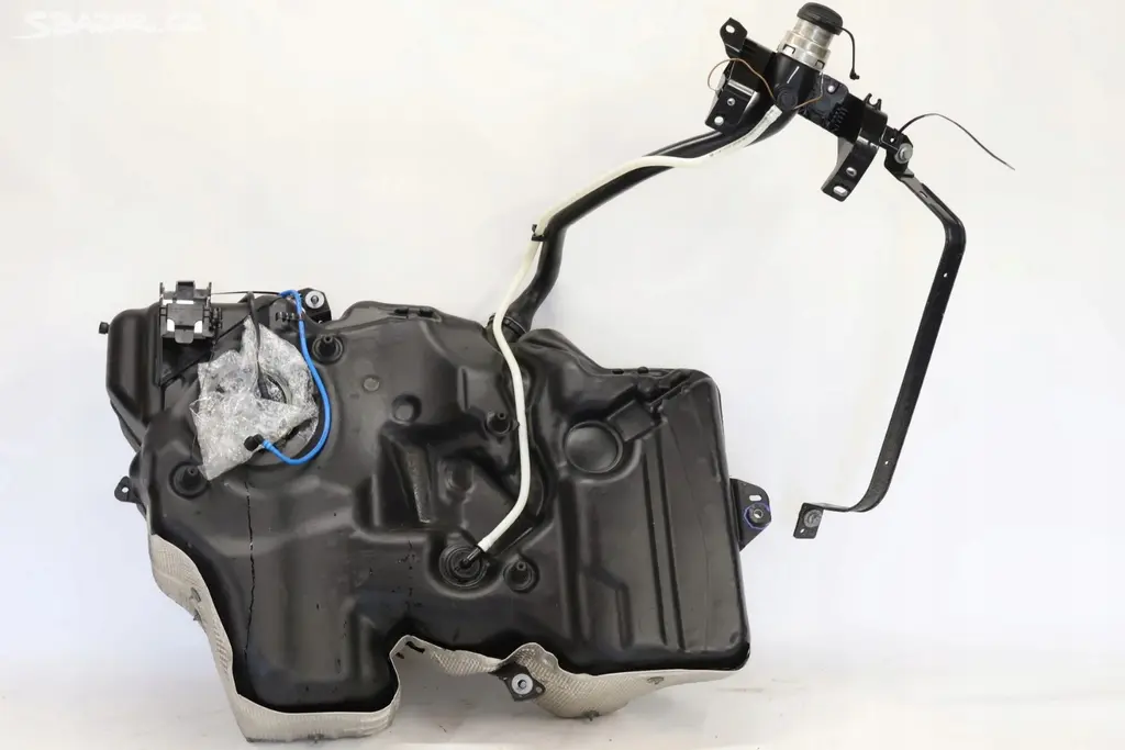 VW Passat B8 palivová nádrž 3Q0201021JP - Litoměřice - Bazar - Sbazar.cz