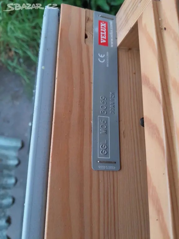 Prodám střešní okna Velux typ: GGL M06 3 kusy - Praha - Bazar - Sbazar.cz